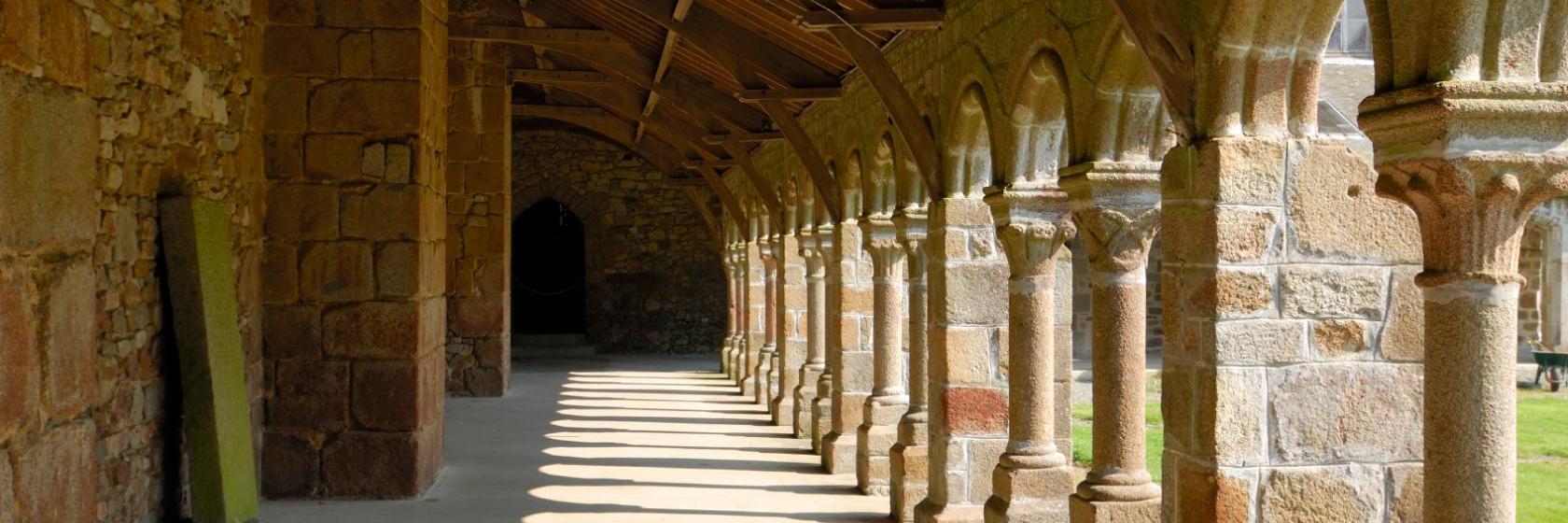 The best available hotels & places to stay near Varès, France