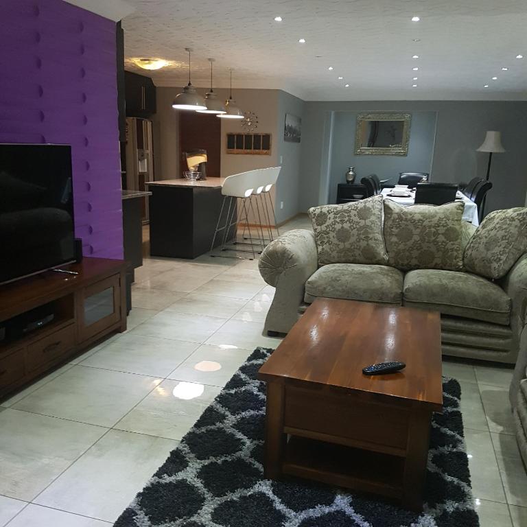 Dinaledi House, Bela-Bela (updated prices 2026)