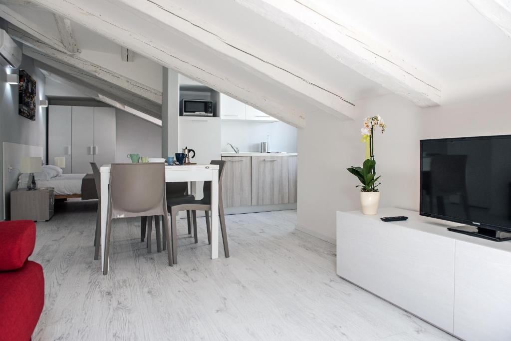 Zandegiacomo Trieste Apartments Giostra Studio Flat, Trieste (updated