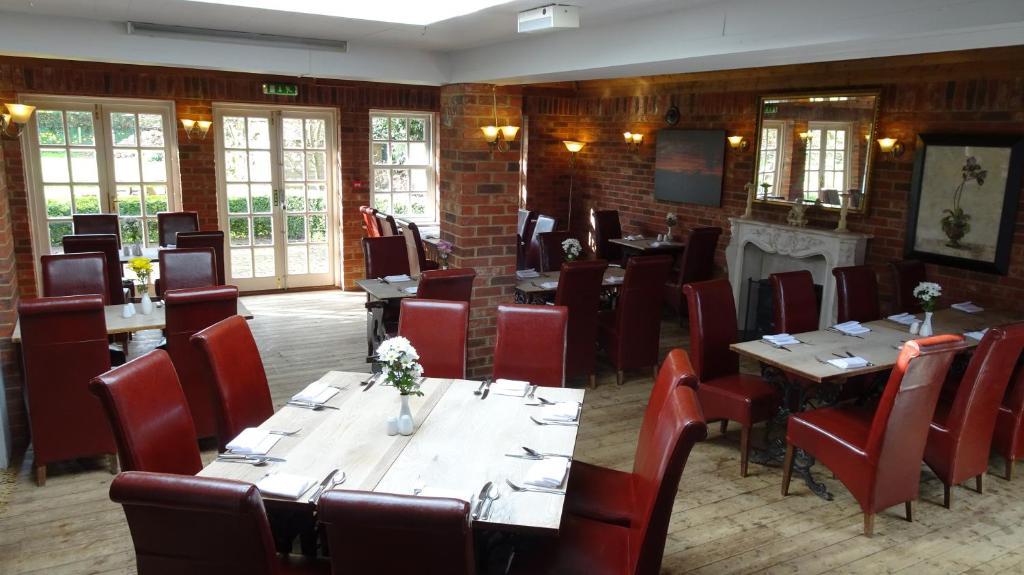 The Furze Bush Inn, Newbury (updated prices 2025)