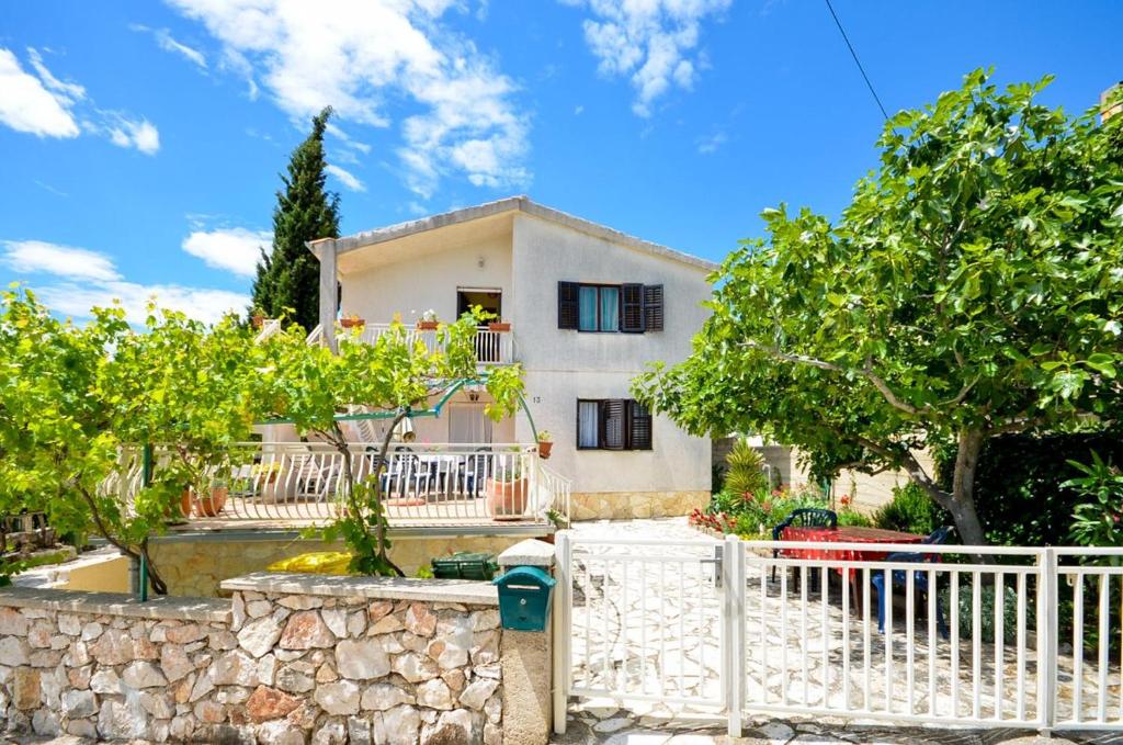 Apartment Milka - Tisno