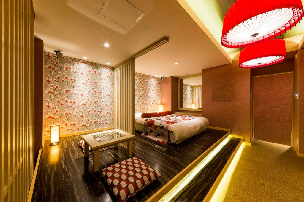 Hotel CLover Leaf Tsukasa (Love Hotel), Tosu (aktualisierte Preise für ...