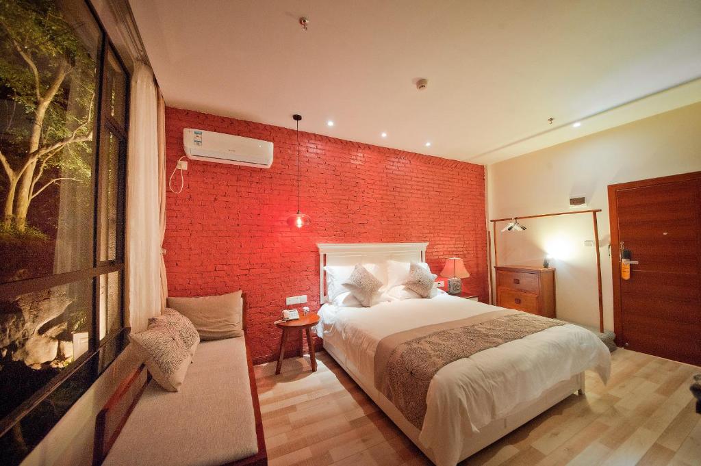 Guilin Crystal Crescent Moon Hotel, Guilin (updated prices 2025)