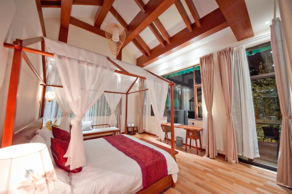 Guilin Crystal Crescent Moon Hotel, Guilin (updated prices 2025)