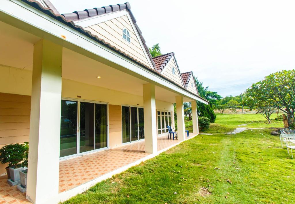 Phutawan Resort, Chai Badan (updated prices 2025)