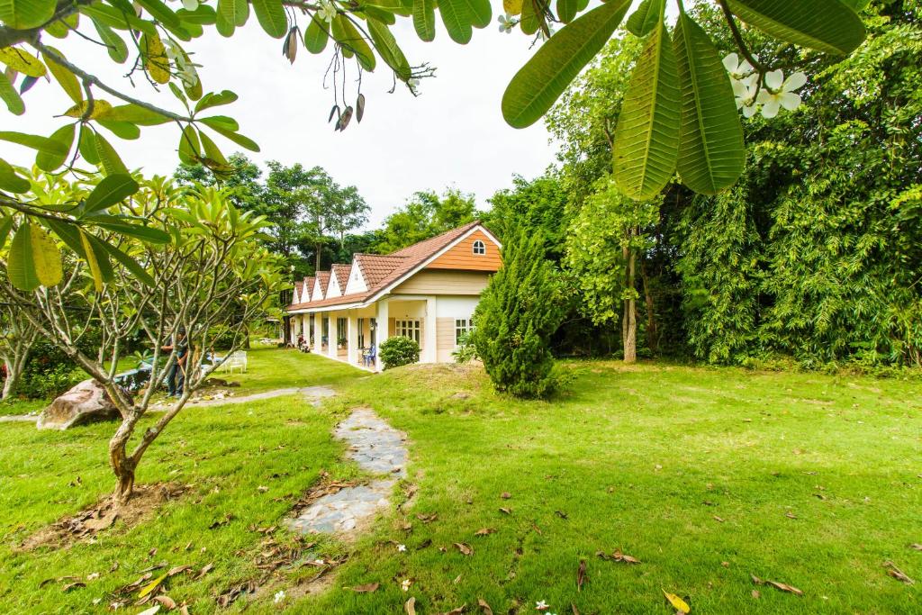 Phutawan Resort, Chai Badan (updated prices 2025)