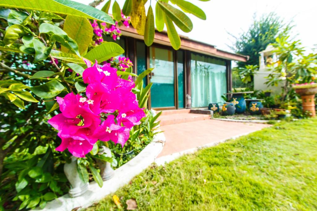 Phutawan Resort, Chai Badan (updated prices 2025)