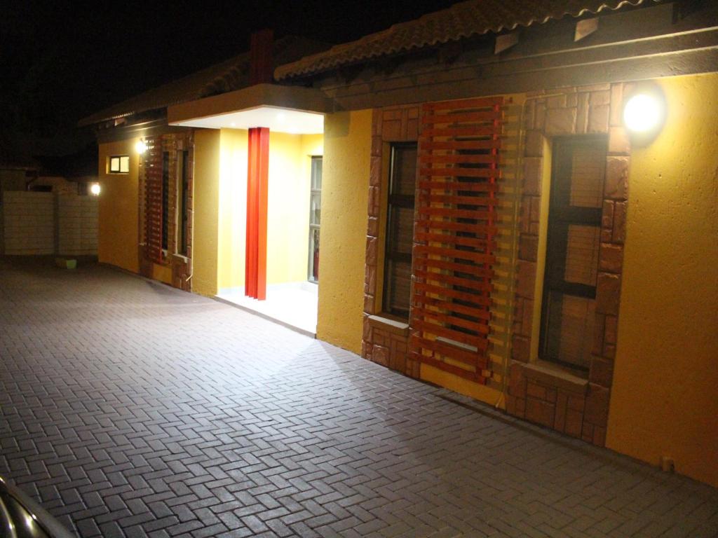 Divine Guest Lodge in Rustenburg - Traveleto