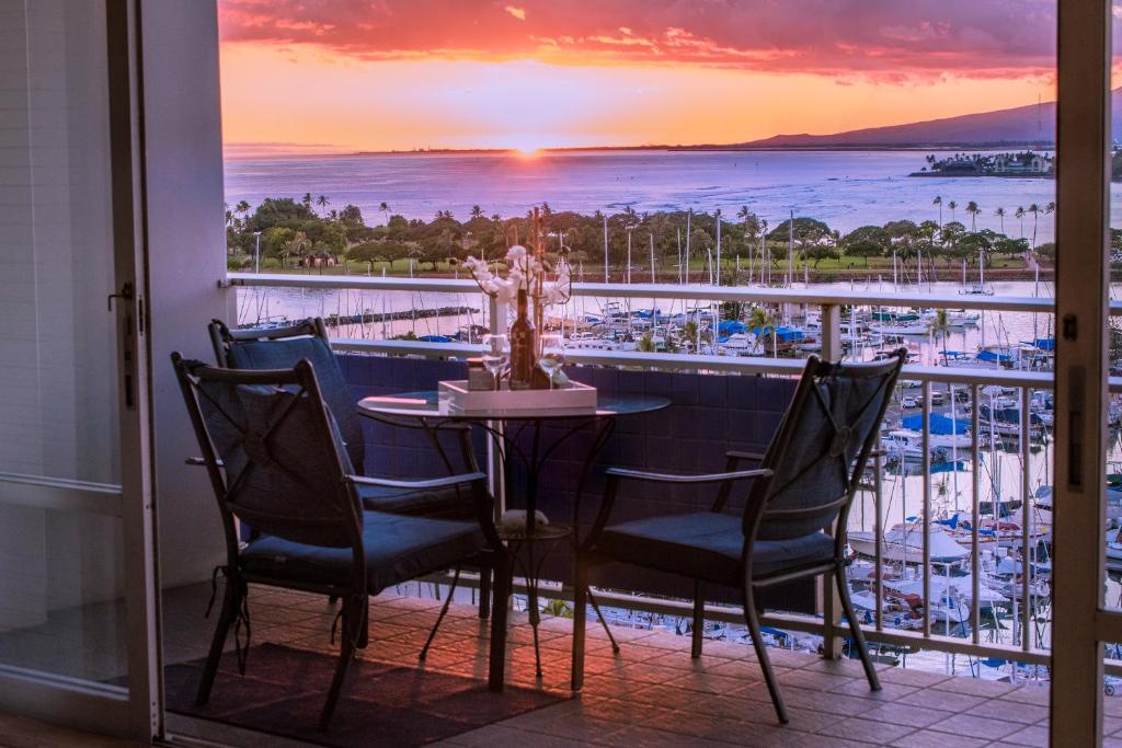 Condo Beachfront Amélioré Avec Magnifiques Couchers De Soleil Et Emplacement Central. - Honolulu