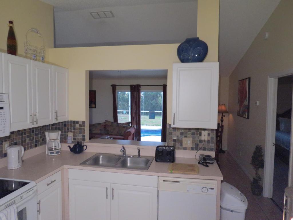 Westridge Pool Home, Davenport (updated prices 2025)