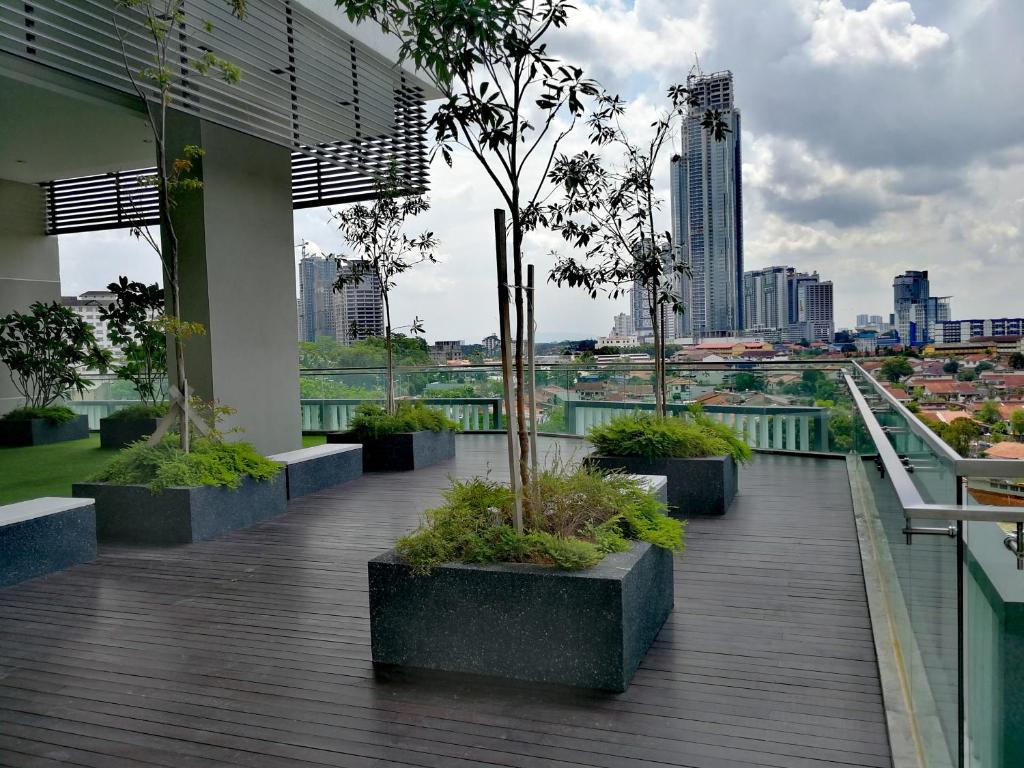 Paragon Suites Studios with Private Jacuzzi near CIQ RTS, Johor Bahru ...