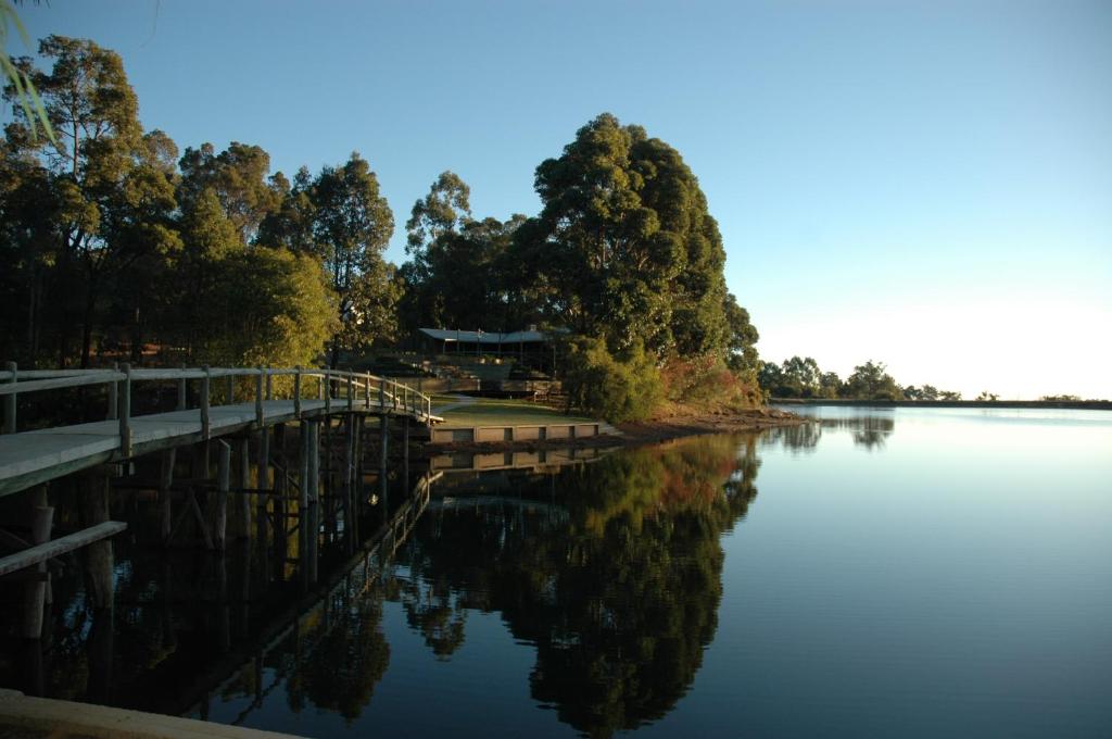 Evedon Lakeside Retreat, Burekup (updated prices 2025)