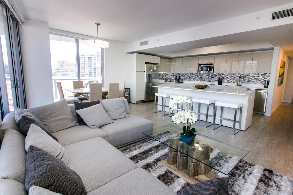 Three-Bedroom Beachwalk Resort Apartment, Hallandale Beach – Updated ...