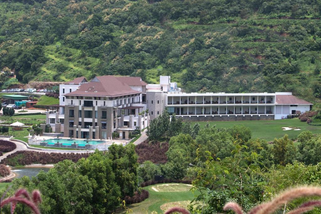 Oxford Golf Resort, Pune (updated prices 2025)