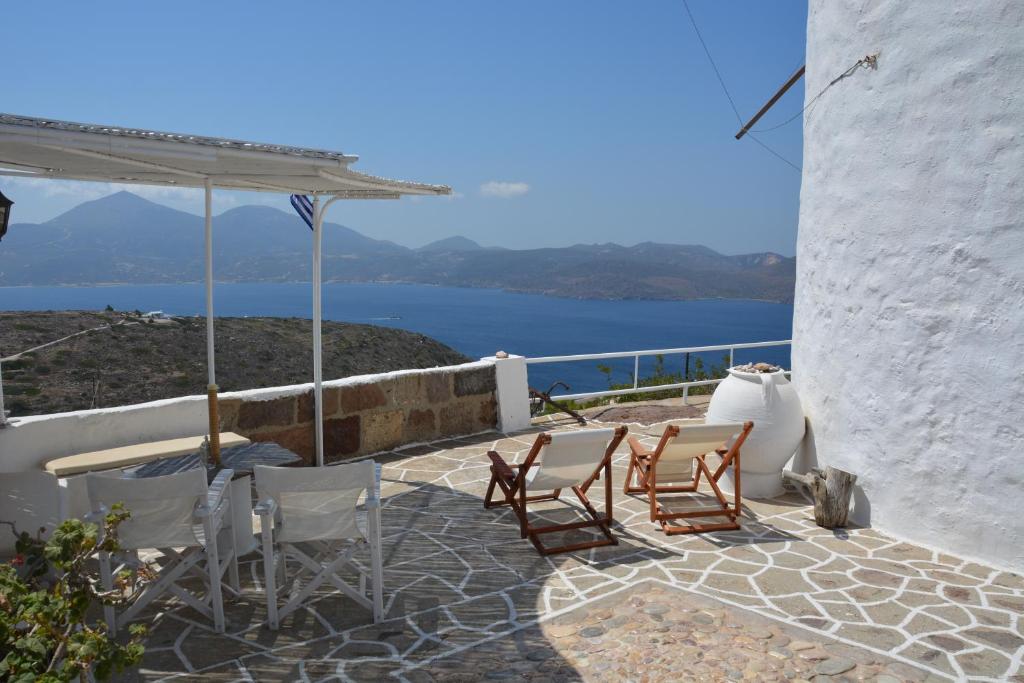 Milos Vaos Windmill, Plaka Milou (updated prices 2025)