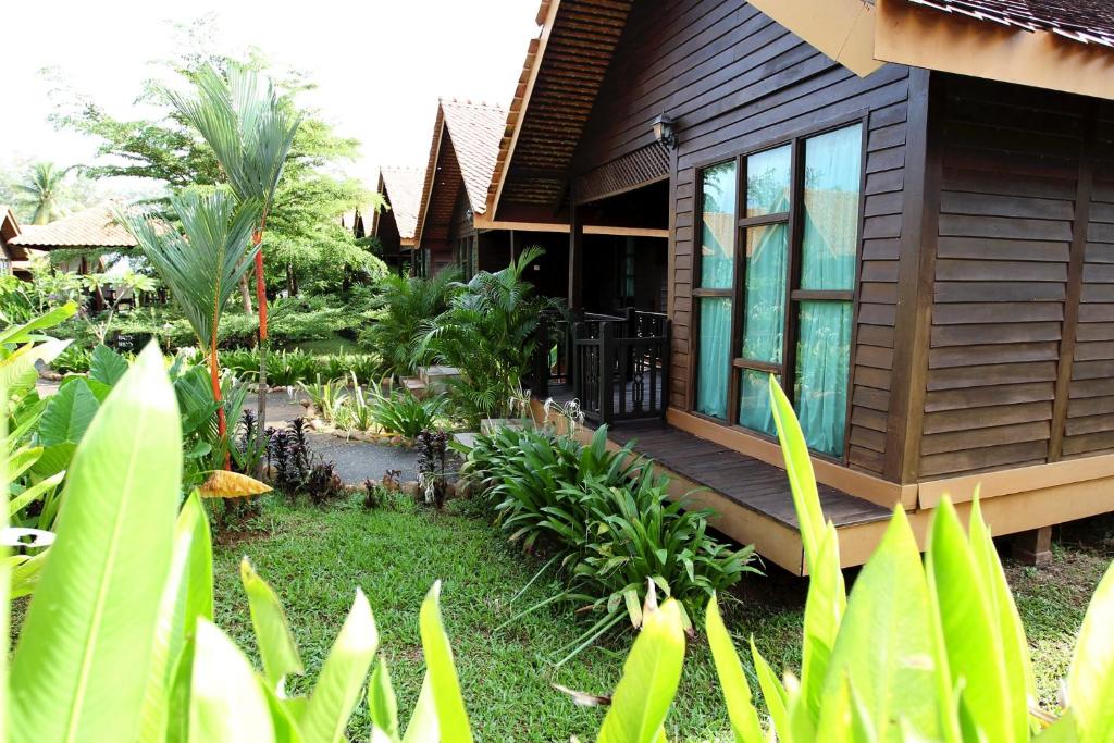 The Manor Beach Resort Besut, Kampung Kuala Besut (updated prices 2025)