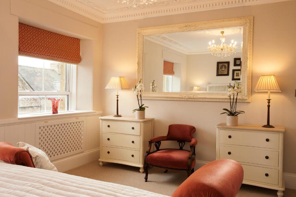 Victoria House, Stow on the Wold (updated prices 2025)