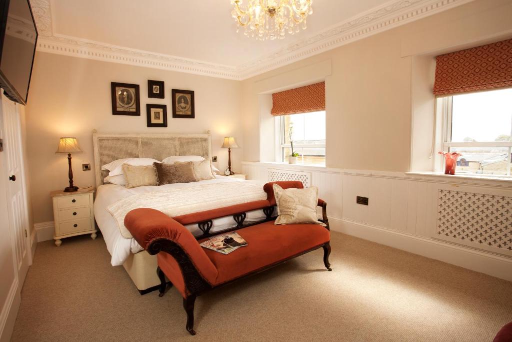 Victoria House, Stow on the Wold (updated prices 2025)