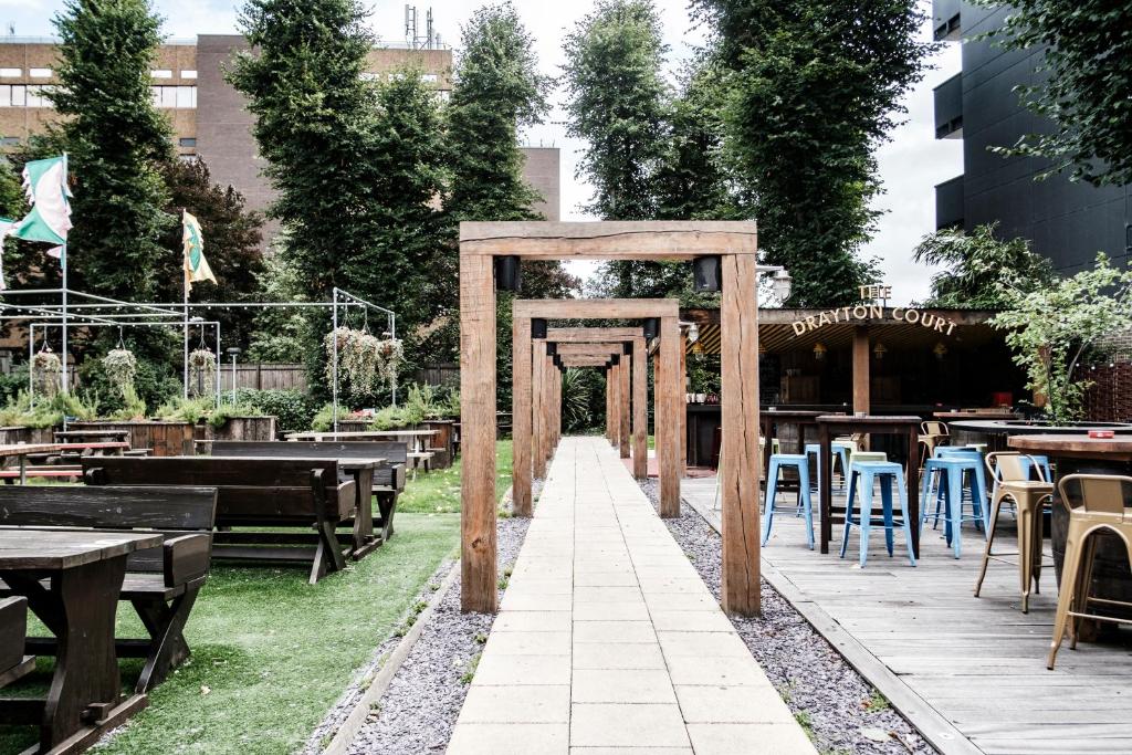 The Drayton Court Hotel, London (updated prices 2025)