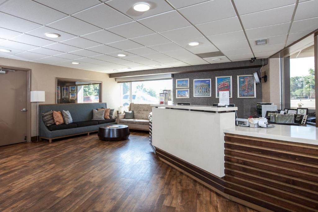 Carlton Inn Midway, Chicago (updated prices 2026)