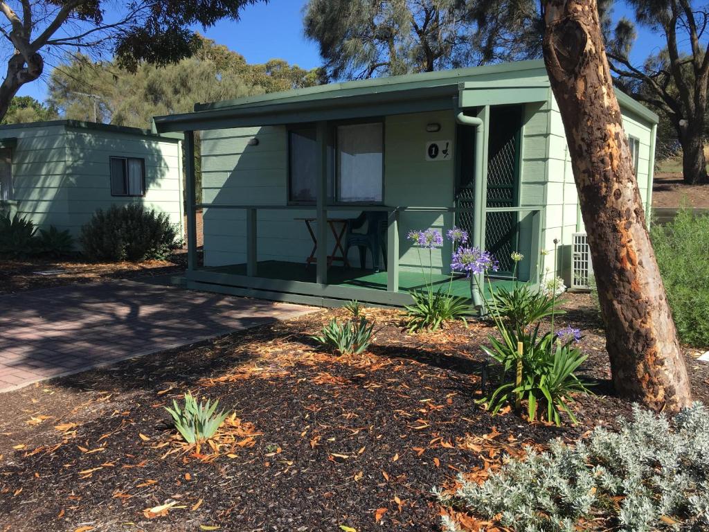 Lake Albert Caravan Park, Meningie (updated prices 2025)
