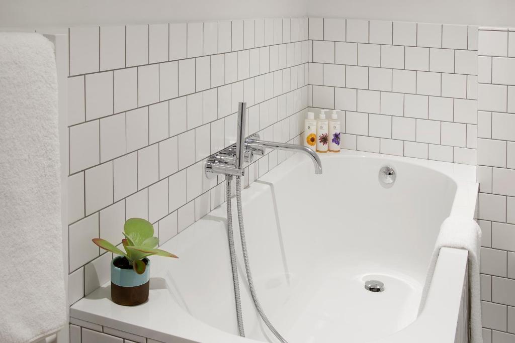 Compasses Inn, Tisbury (updated prices 2025)