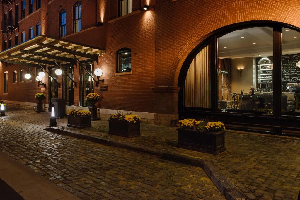The Charmant Hotel, La Crosse (updated prices 2025)