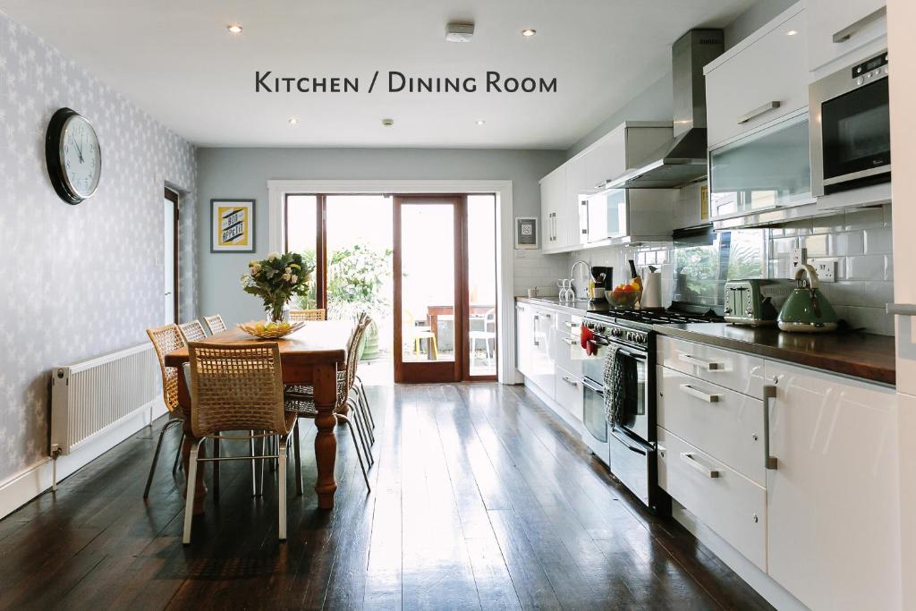 Cosy Home-sleeps 10 -City 15 Mins Walk/tram 2 Mins - Dublino