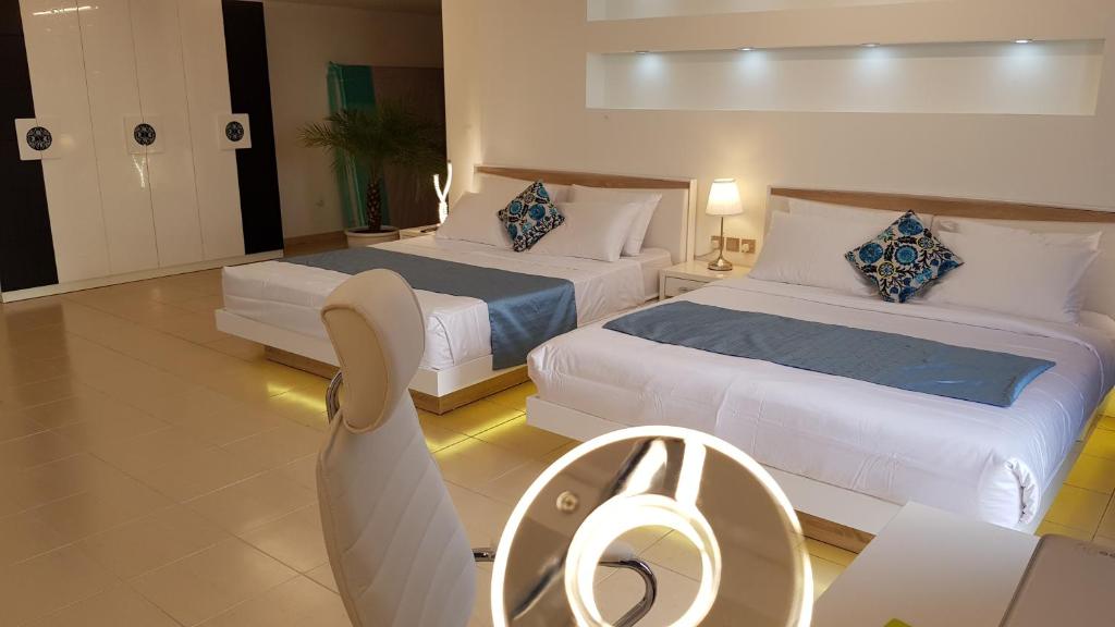 Dubai JBR Amaz Penthouse front sea 5 plus 1 Bdr private Climatized pool ...