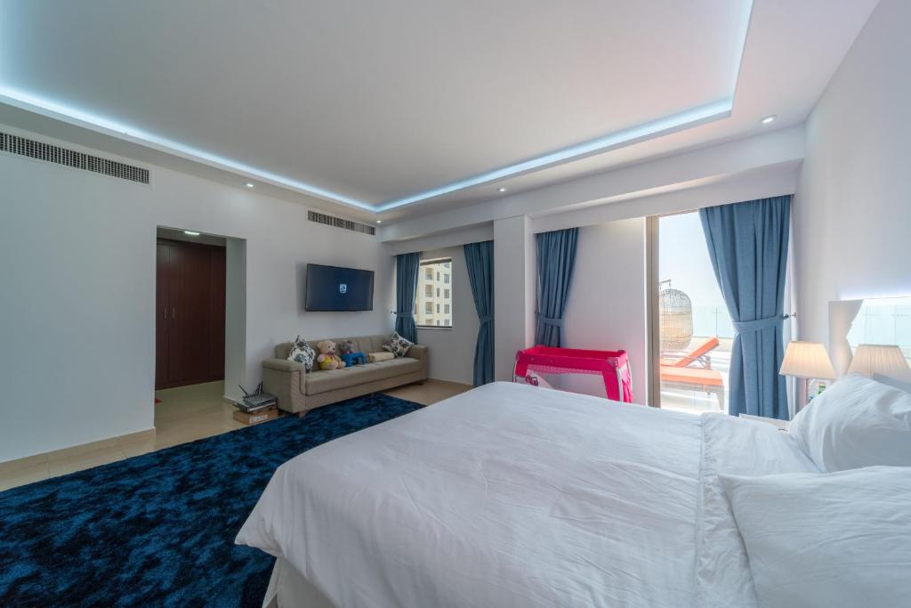 Dubai JBR Amaz Penthouse front sea 5 plus 1 Bdr private Climatized pool ...