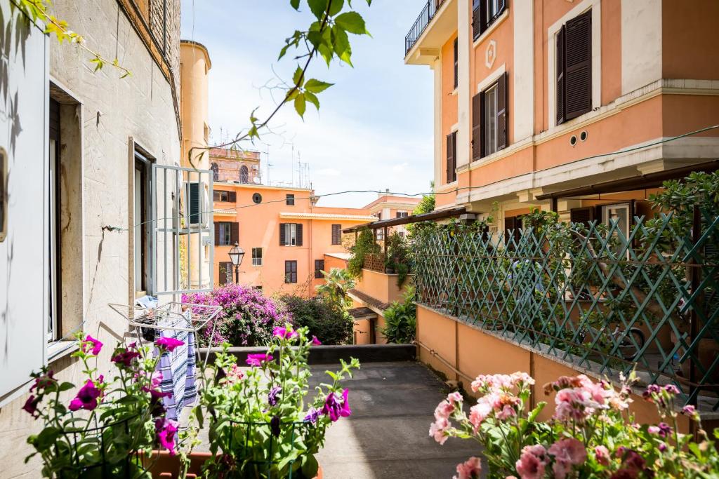 Studio via Nicola Fabrizi, Rome (updated prices 2026)