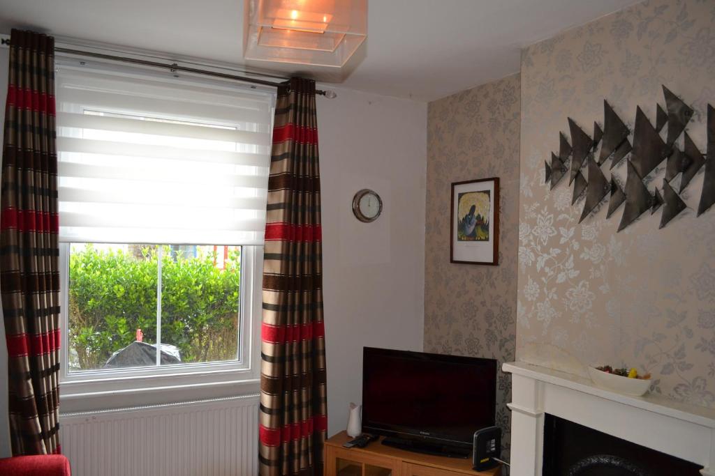 3 Bedroom House -20 Minutes To Centre - Brentford