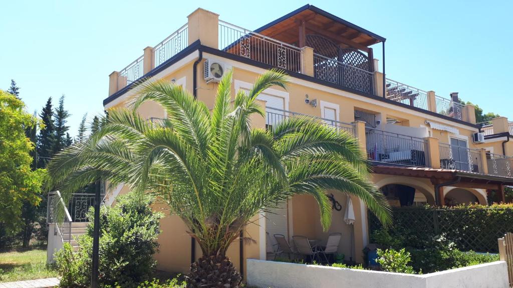 Pizzo Beach Club 88F, Fondaco Vecchio (updated prices 2024)