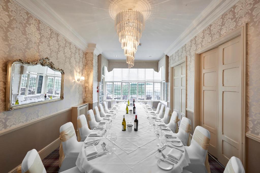 The Manor Elstree, Elstree (updated prices 2025)