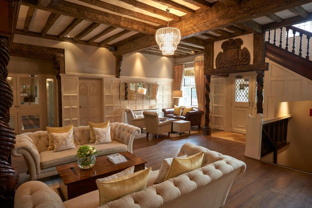 The Manor Elstree, Elstree (updated prices 2025)