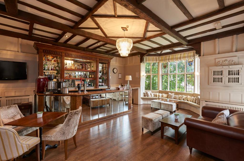 The Manor Elstree, Elstree (updated prices 2025)