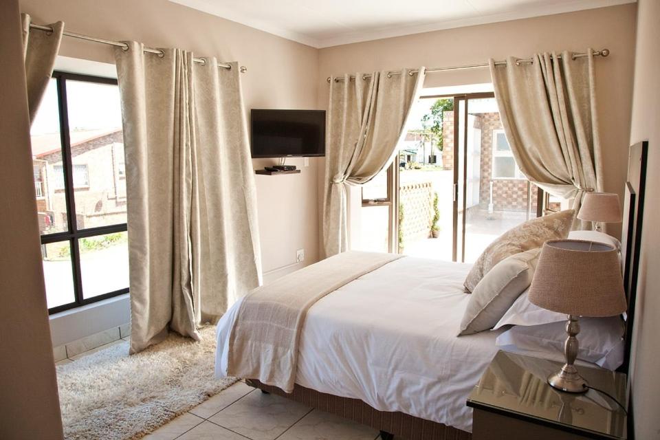 12 On Top Guesthouse, Piet Retief (updated prices 2026)