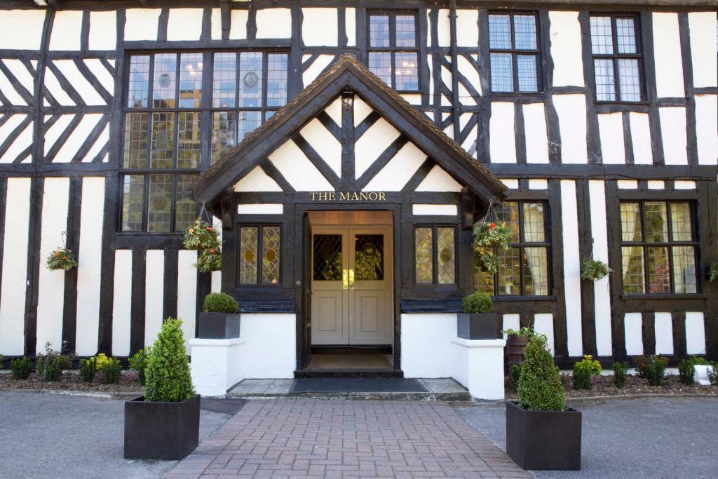 The Manor Elstree, Elstree (updated prices 2025)