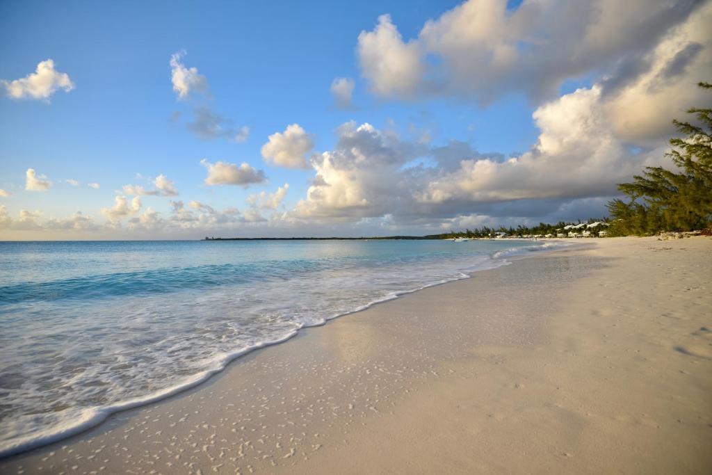 Cape Santa Maria Beach Resort & Villas, Seymourʼs (updated prices 2025)