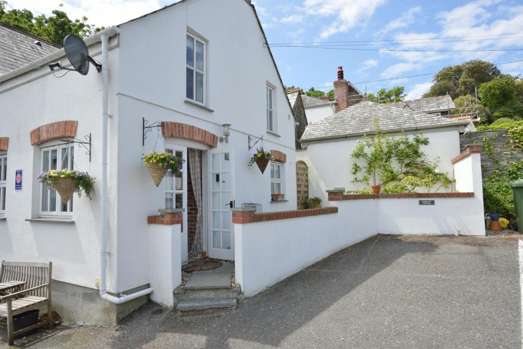 Inglenook Cottage with parking, Padstow (updated prices 2026)