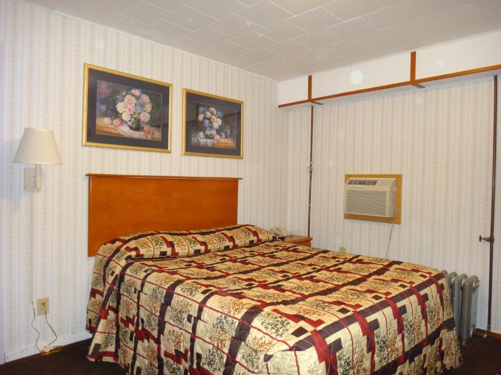 Pine Ridge Motel, Dodgeville (updated prices 2025)