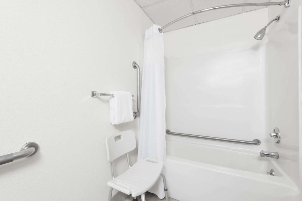 Ramada by Wyndham Groton Mystic, Groton (updated prices 2025)