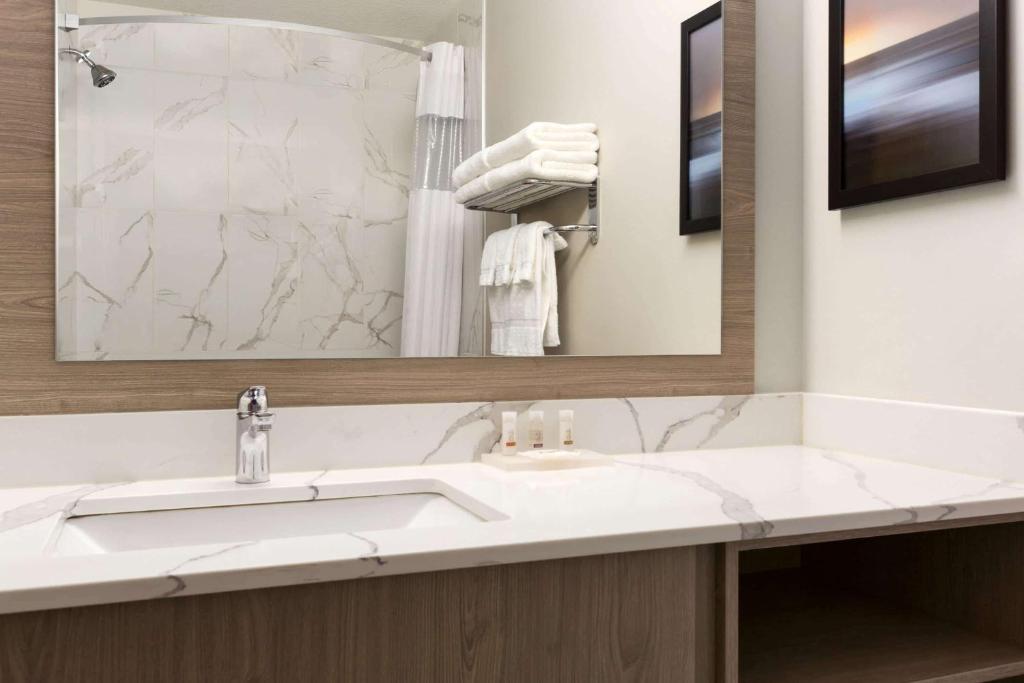 Days Inn by Wyndham Calgary North Balzac, Balzac (updated prices 2025)