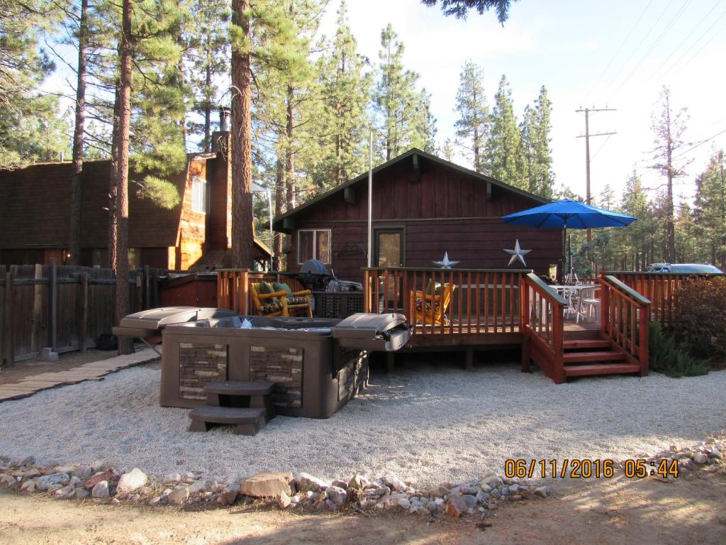 Owl Pine Ranch, Big Bear City (updated prices 2026)