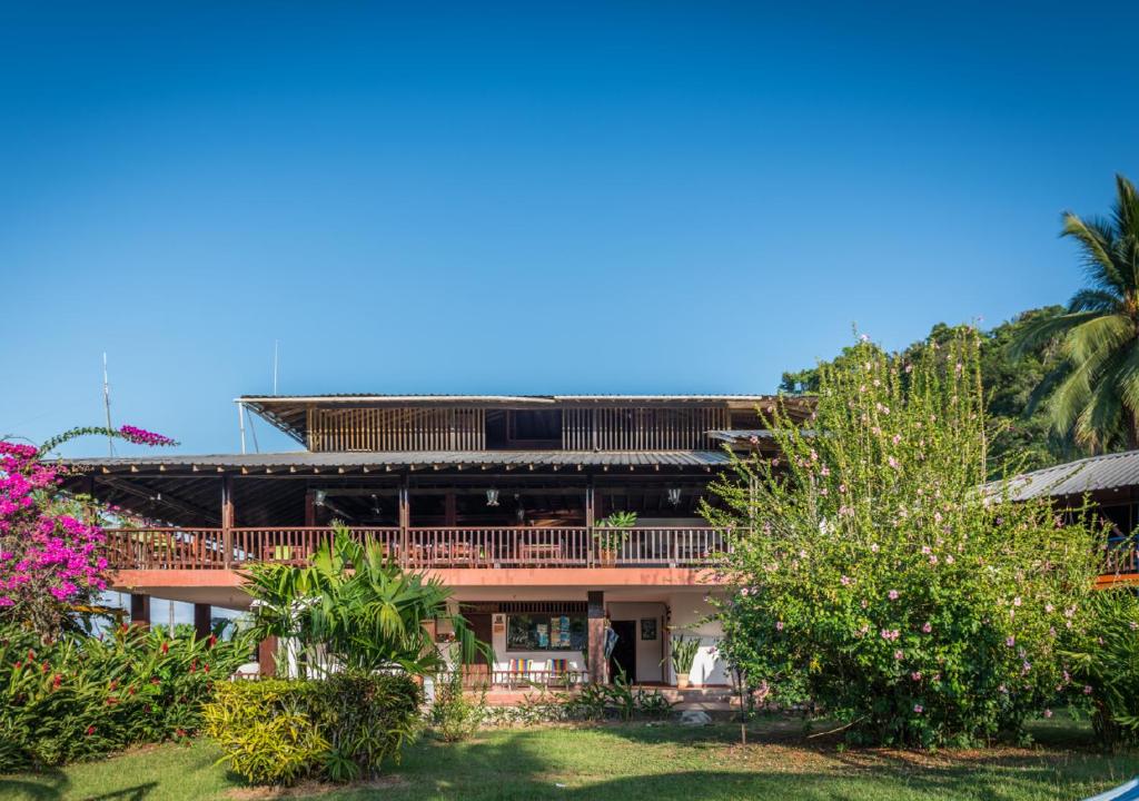 Playa de Oro Lodge, Bahía Solano (updated prices 2025)