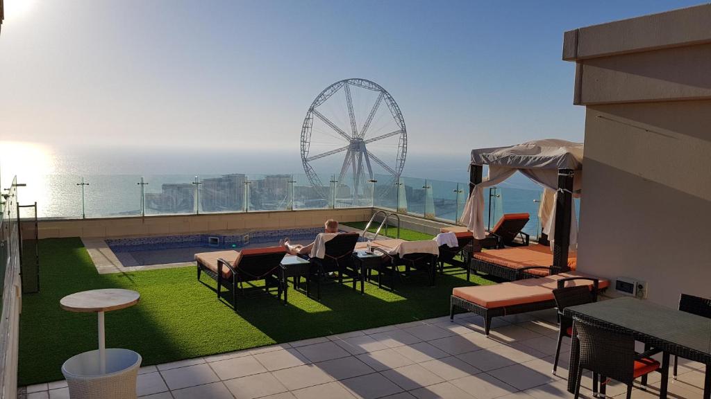 Dubai JBR Amaz Penthouse front sea 5 plus 1 Bdr private Climatized pool ...