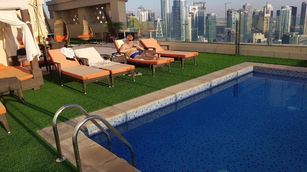 Dubai JBR Amaz Penthouse front sea 5 plus 1 Bdr private Climatized pool ...