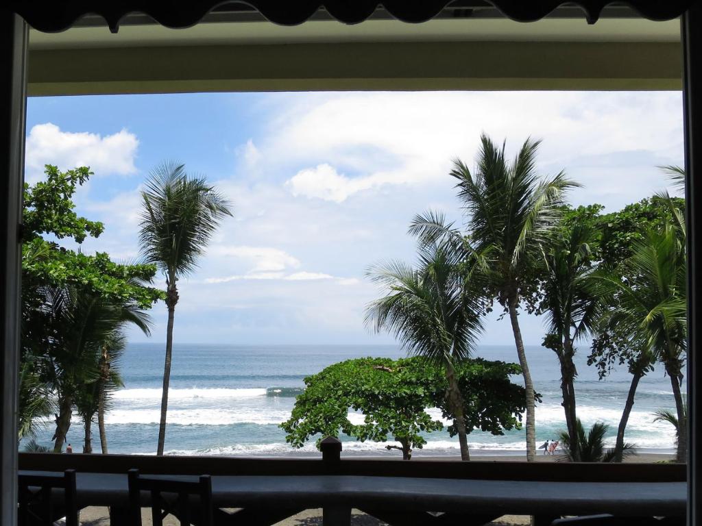 Surf Inn Hermosa (Costa Rica Playa Hermosa) - Booking.com
