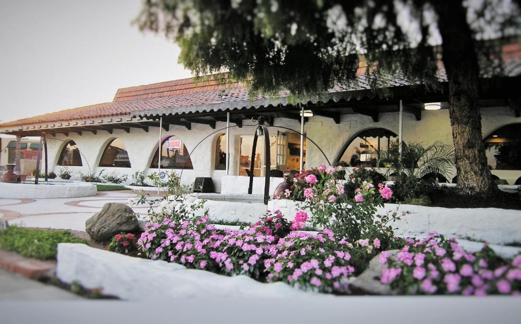 Hotel Pepper Tree Boutique Kitchen Studios - Anaheim, Anaheim (updated ...