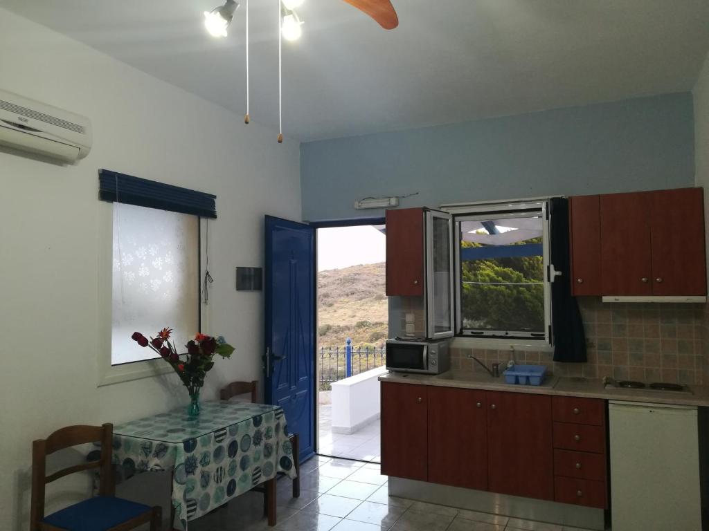 Απεραντο Γαλαζιο 1, Agia Pelagia Kythira – Updated 2024 Prices